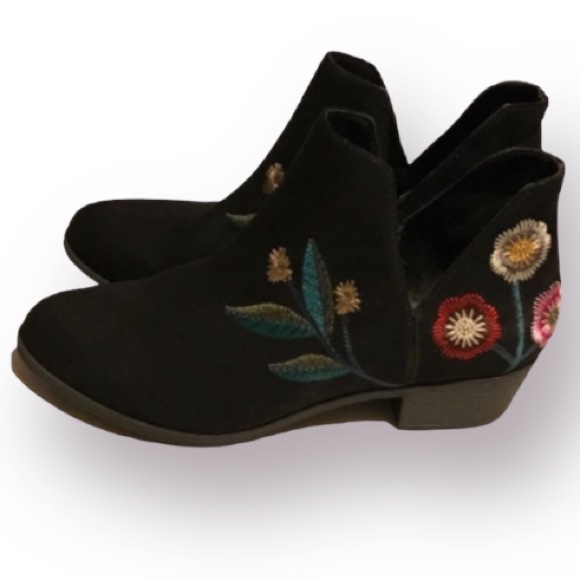 Indigo | Shoes | New Indigo Rd Beautifully Embroidered Flower Ankle ...